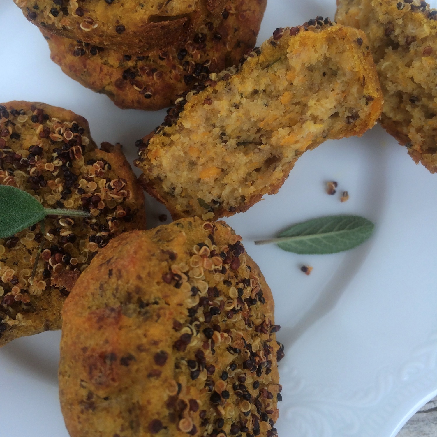 Veganski zeliščni muffini z bučnim pirejem in pisano kvinojo | Cook Eat ...