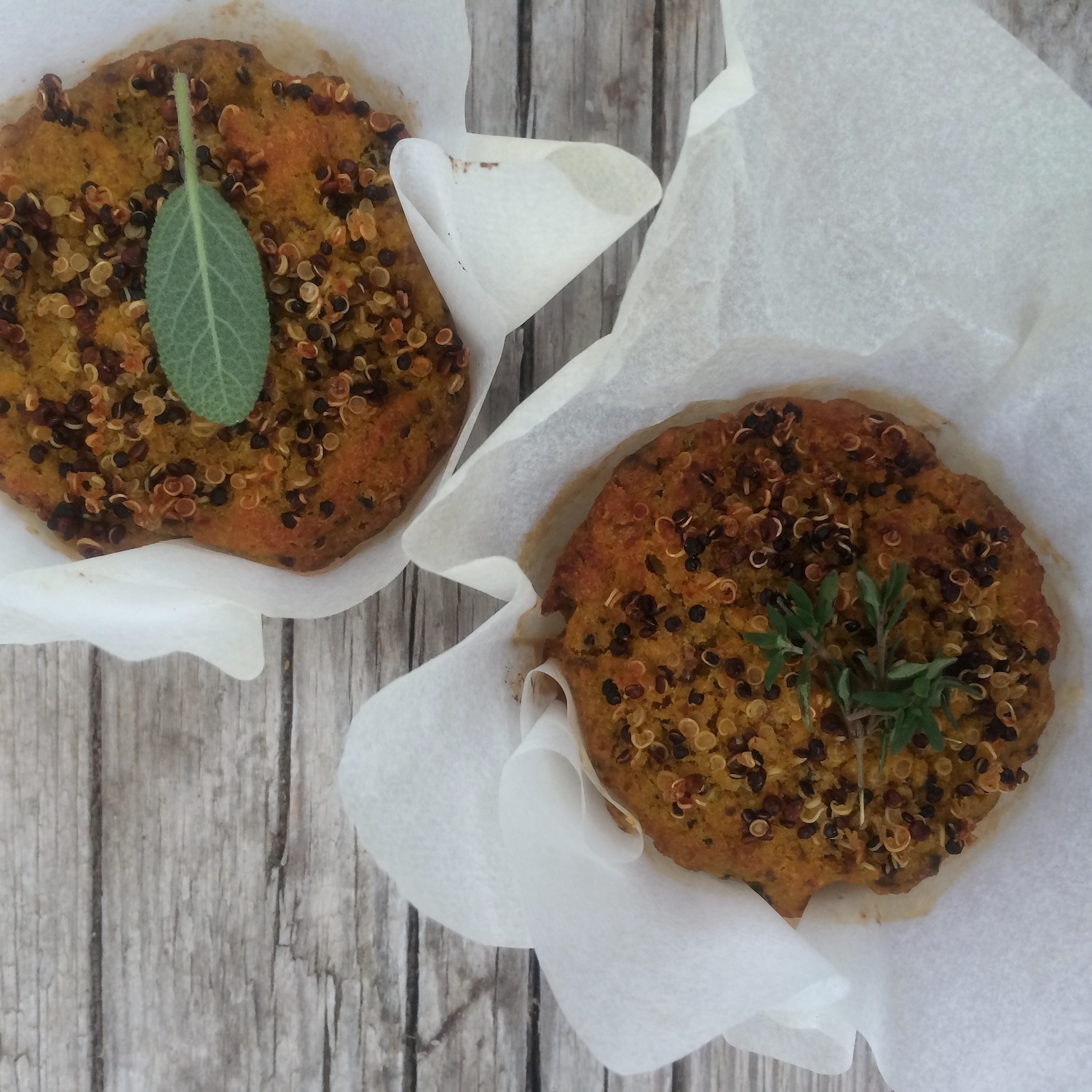 Veganski zeliščni muffini z bučnim pirejem in pisano kvinojo | Cook Eat ...