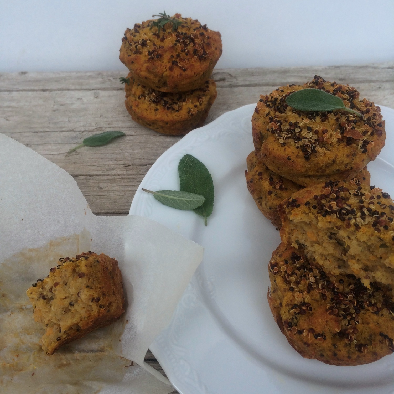 Veganski zeliščni muffini z bučnim pirejem in pisano kvinojo | Cook Eat ...