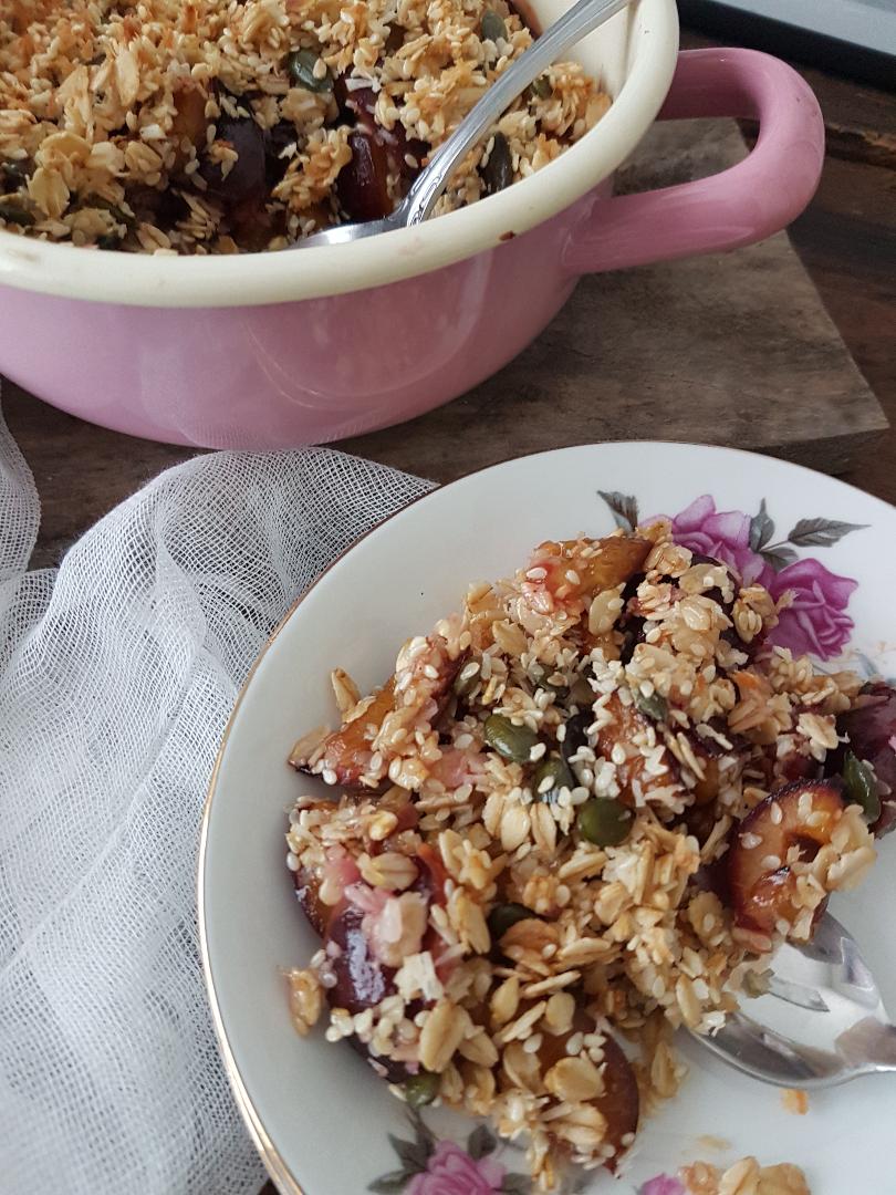 Zdrav slivov drobljenec | Cook Eat and Smile