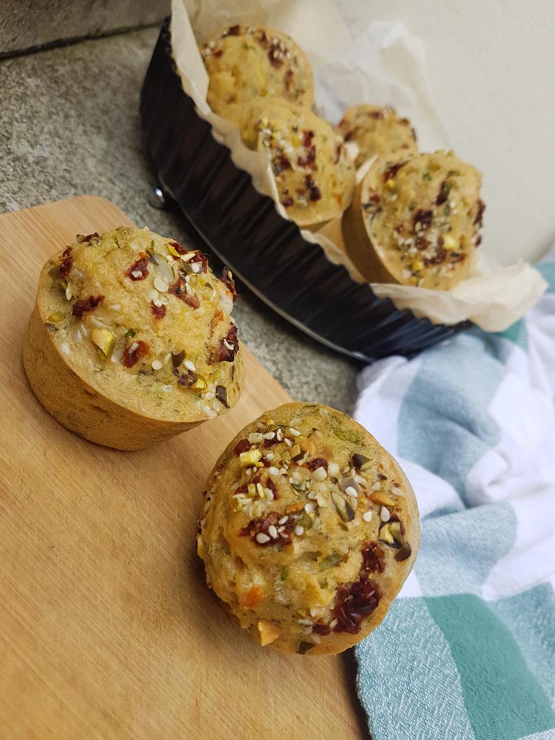 Špinačni muffini s sirom, bučkami in suhim paradižniki | Cook Eat and Smile