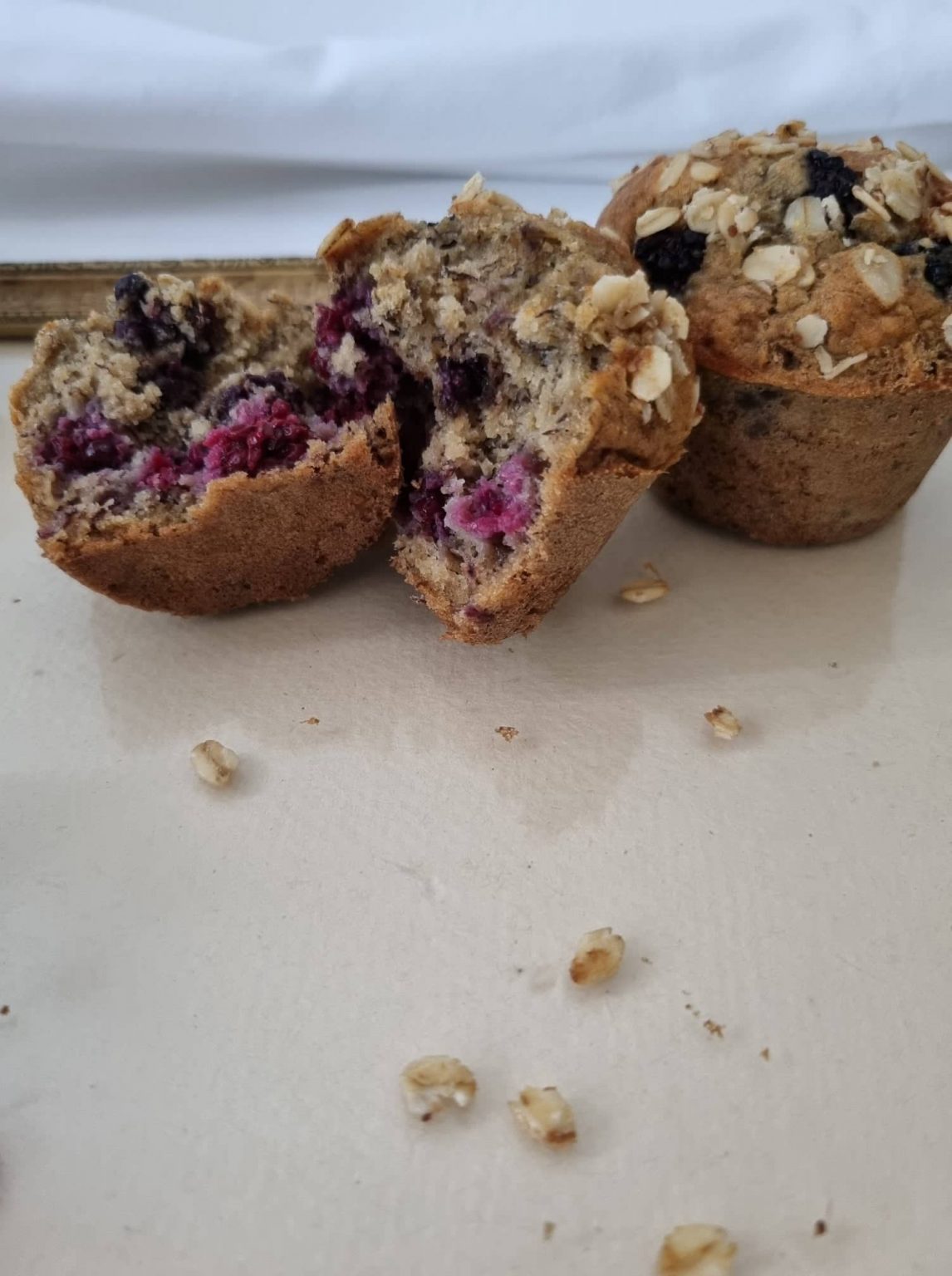 Neverjetno mehki in sočni naravno brezglutenski bananini muffini z ...